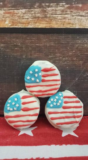 American Flag Chocolate Dipped Oreos - Sparkles to Sprinkles