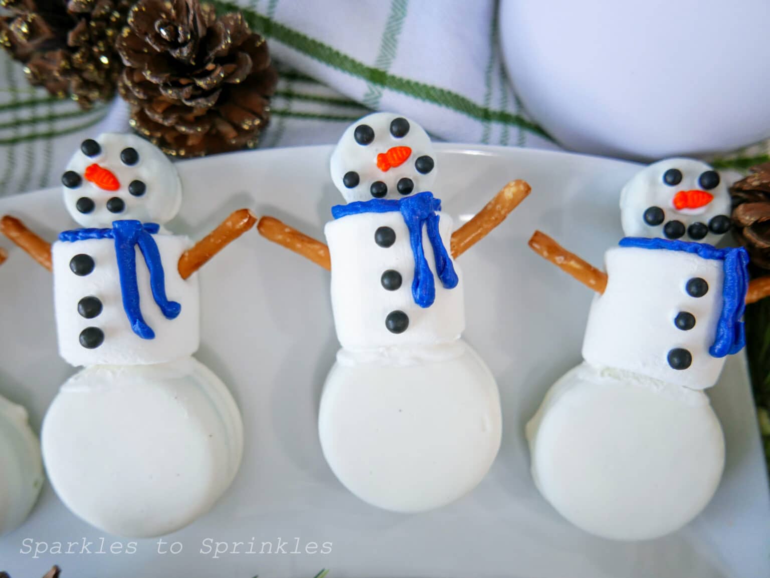 Fun and Festive Snowman Cookies for Your Holiday Dessert Table ...