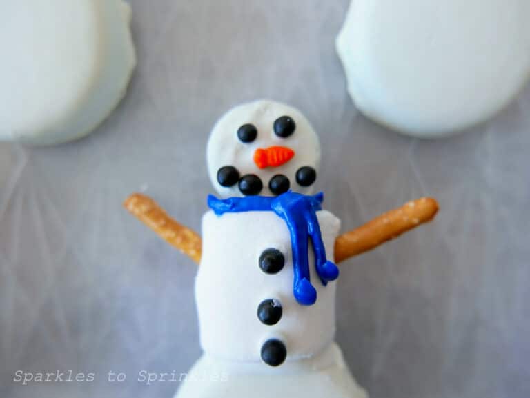 Fun and Festive Snowman Cookies for Your Holiday Dessert Table ...