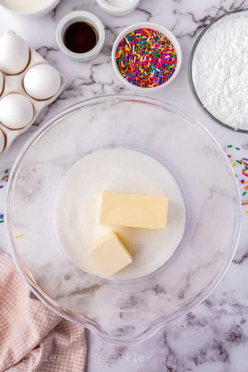 Sprinkle Joy with These Fun and Easy Confetti Cupcakes - Sparkles to ...