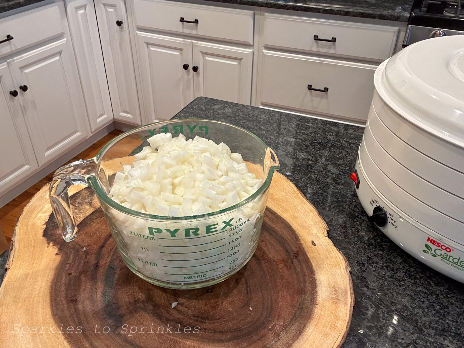 Dehydrated Onions + Homemade Onion Powder - Sparkles to Sprinkles