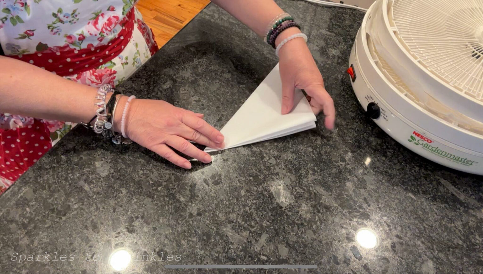 How To Make DIY Parchment Paper Round Liners - Sparkles to Sprinkles