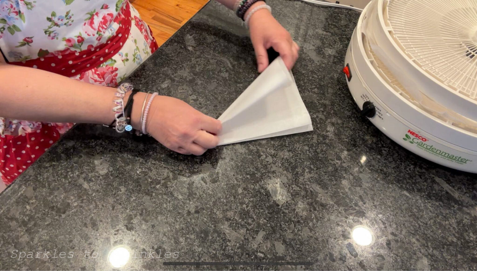 How To Make DIY Parchment Paper Round Liners - Sparkles to Sprinkles