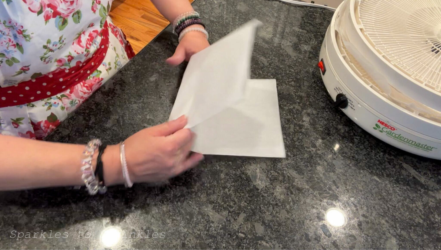 How To Make DIY Parchment Paper Round Liners - Sparkles to Sprinkles