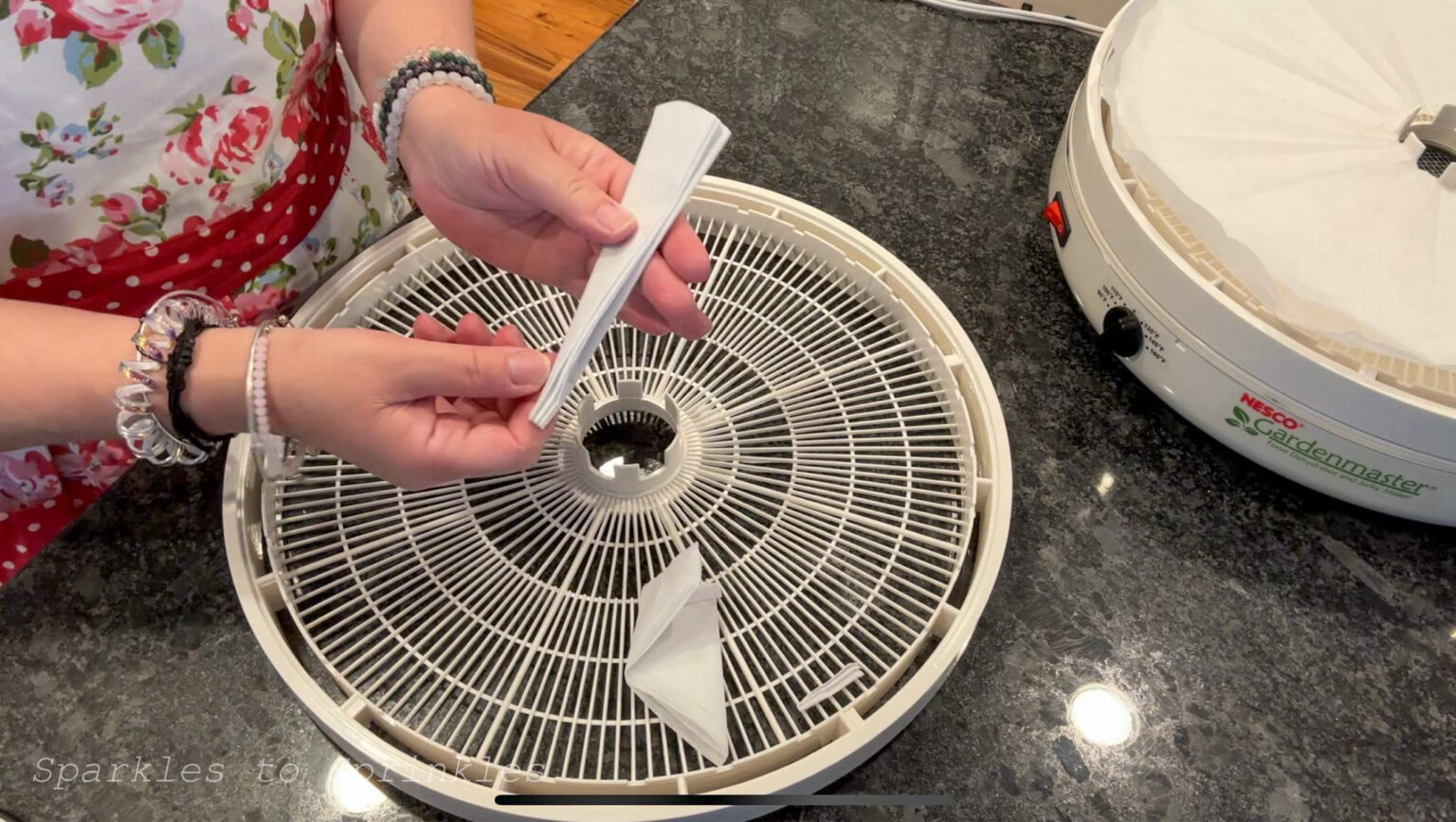 How To Make DIY Parchment Paper Round Liners - Sparkles to Sprinkles