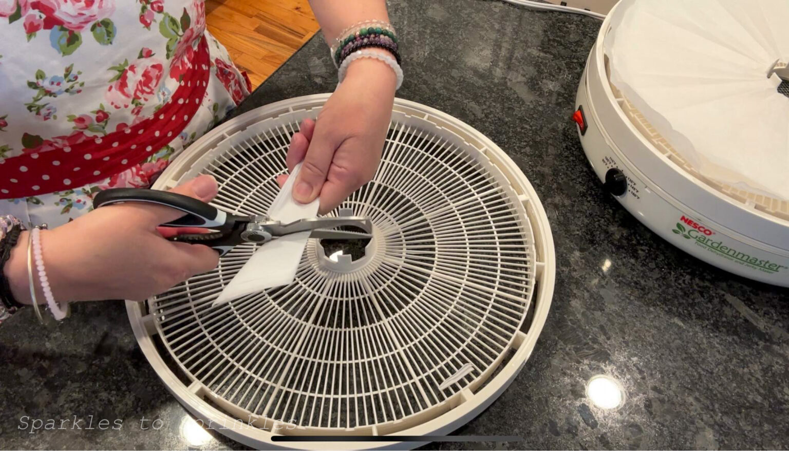 How To Make DIY Parchment Paper Round Liners - Sparkles to Sprinkles