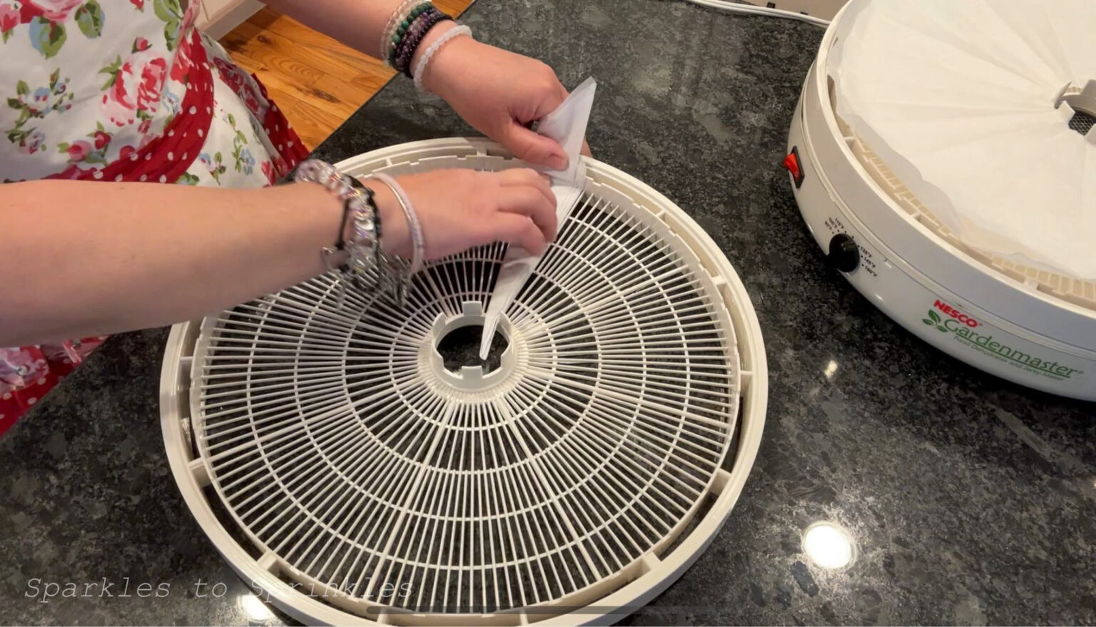 How To Make DIY Parchment Paper Round Liners - Sparkles to Sprinkles