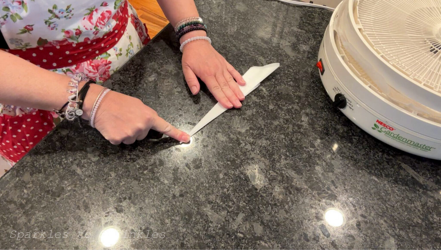 How To Make DIY Parchment Paper Round Liners - Sparkles to Sprinkles