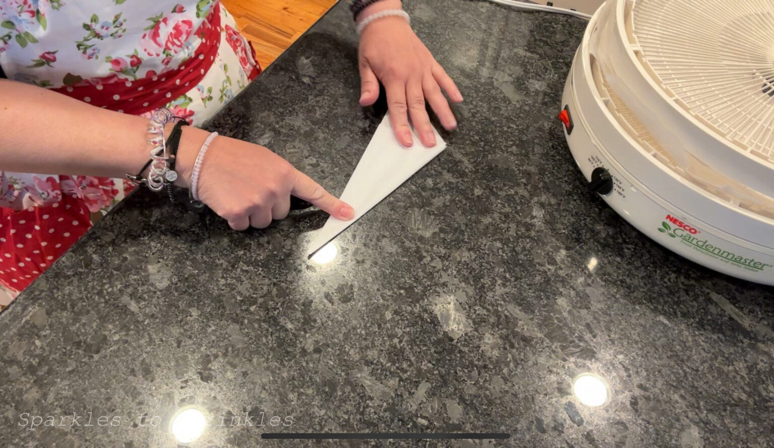 How To Make DIY Parchment Paper Round Liners - Sparkles to Sprinkles